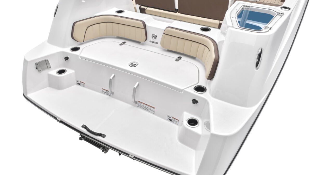 Yamaha 255 Center Console Jet Boat - ROBRADY design